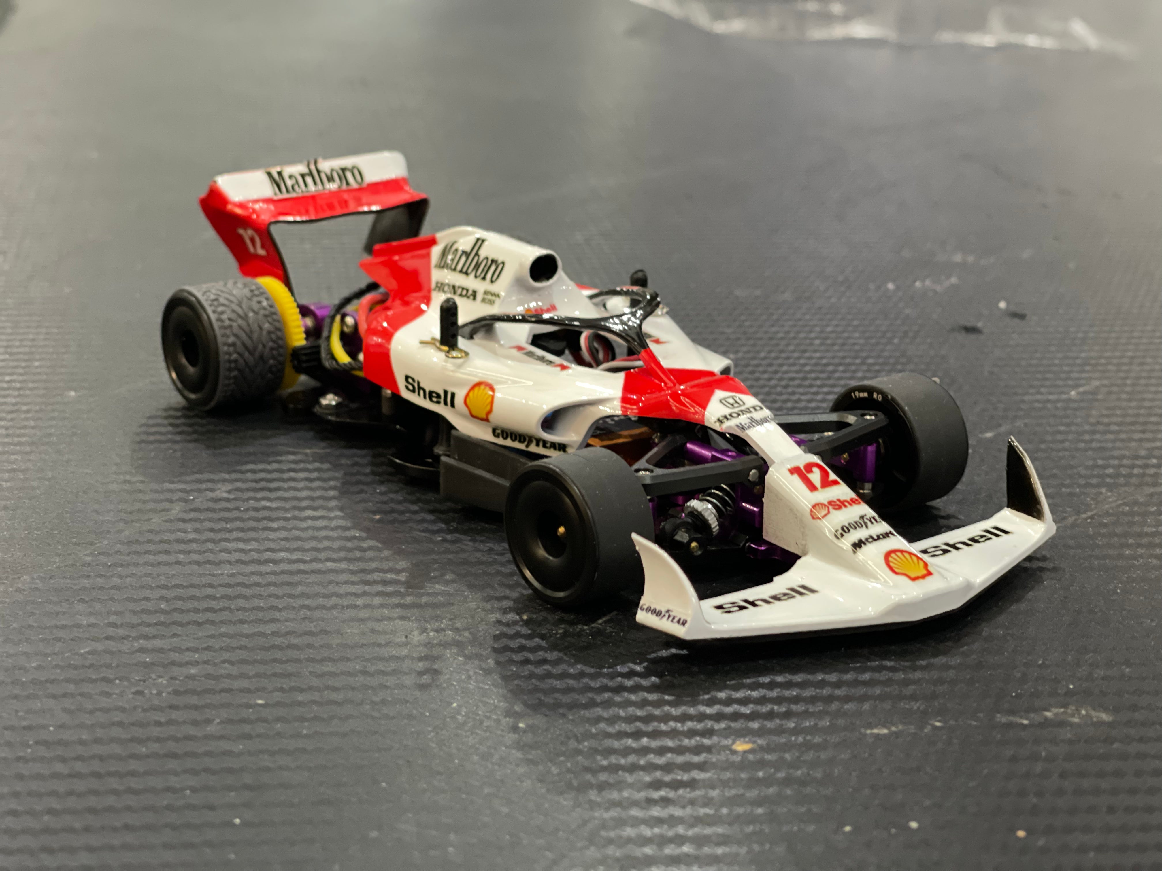 G Force - F1 Formula - Armado y Pintado - Mclaren MP4-4 Ayrton Senna